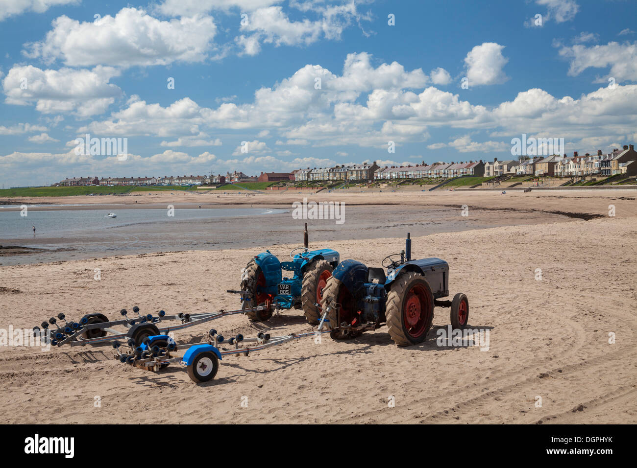 Newbiggin by the sea beach hi-res stock photography and images - Alamy
