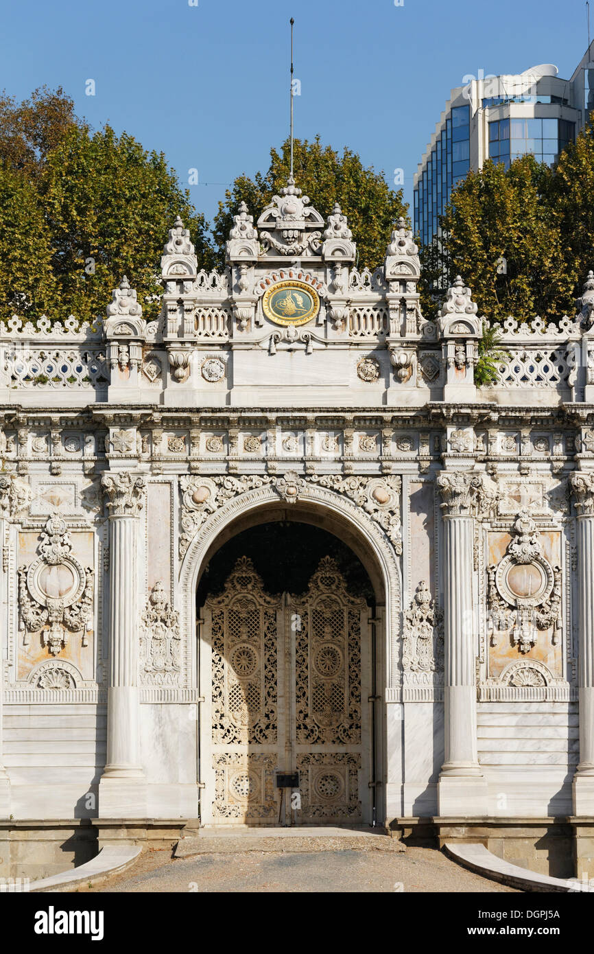 Saltanat Kapisi, Gate of the Sultan, ceremonial gate of Dolmabahçe ...