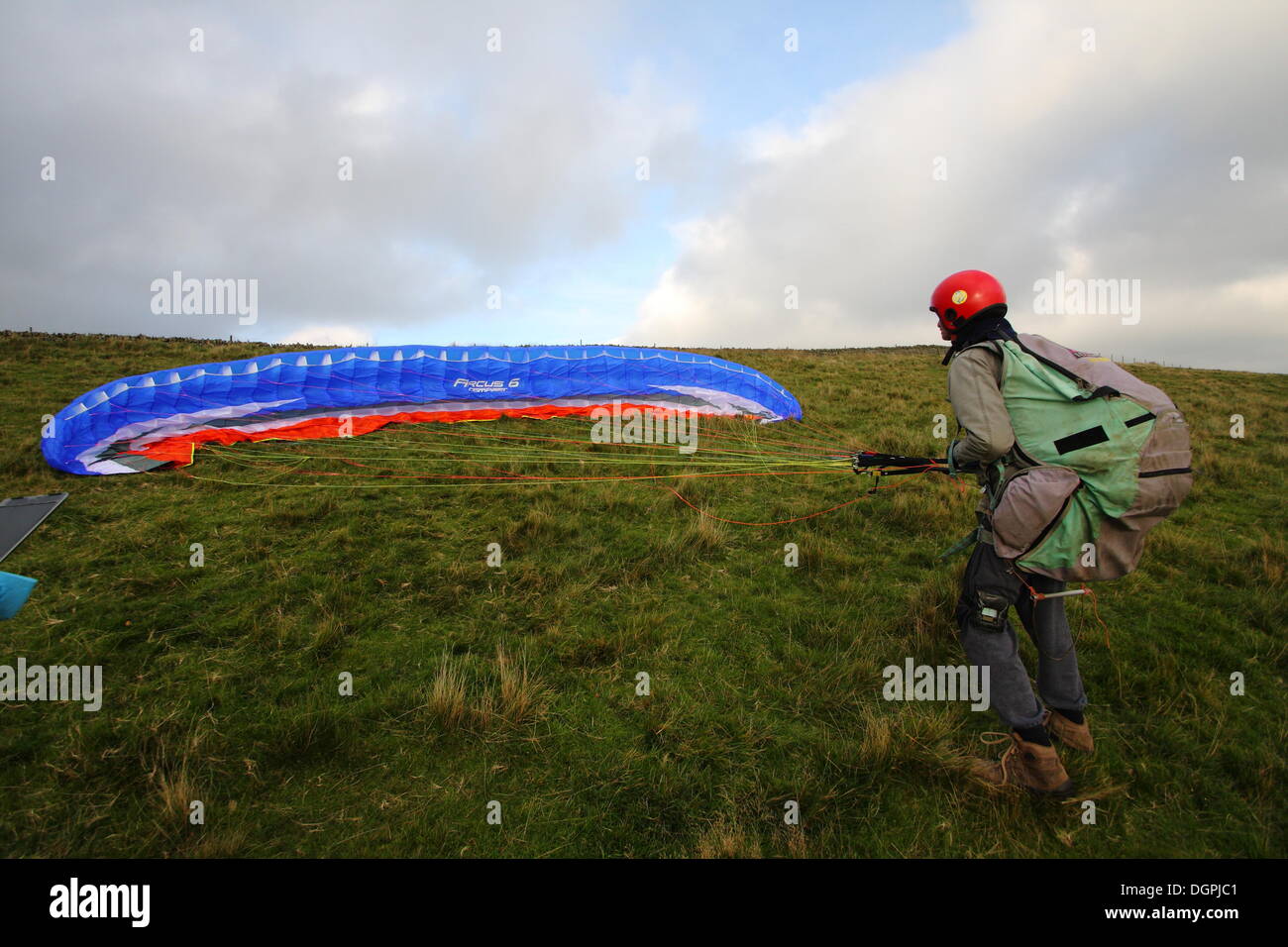 Hope Valley, Derbyshire, UK. 24 Oct 2013. 85-year-old Jack Englert ...