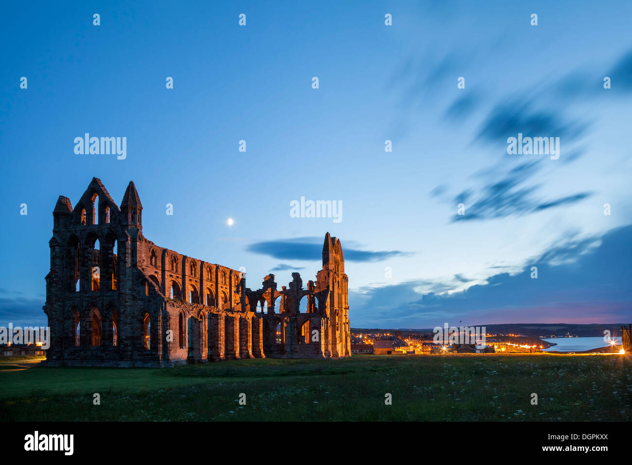 Abbey night whitby hi-res stock photography and images - Alamy