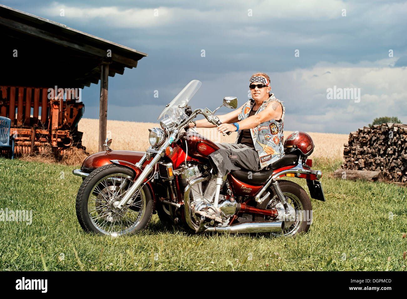 Motorcycle riding into the camera hi-res stock photography and images ...