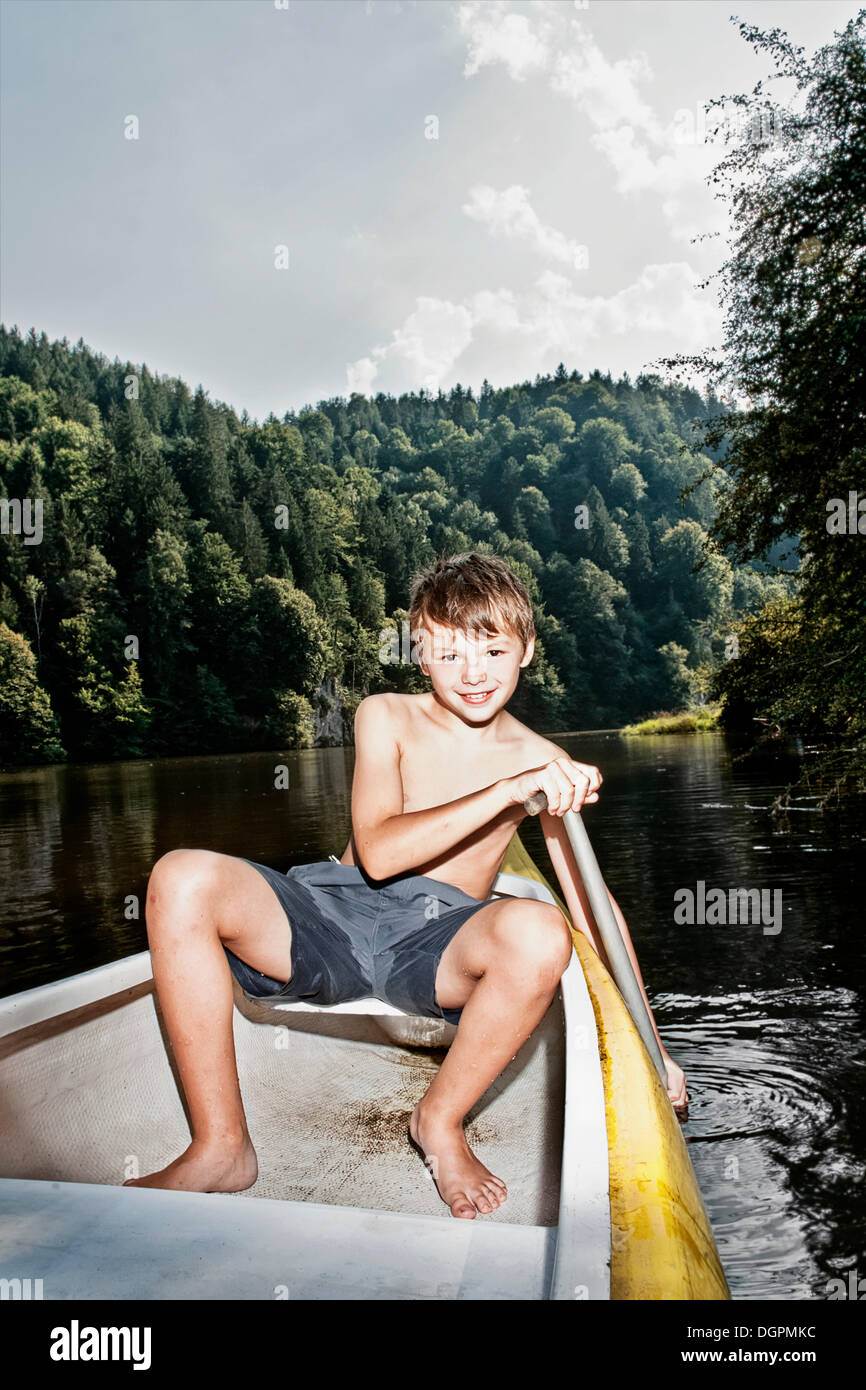 Children paddling in a boat hi-res stock photography and images - Alamy