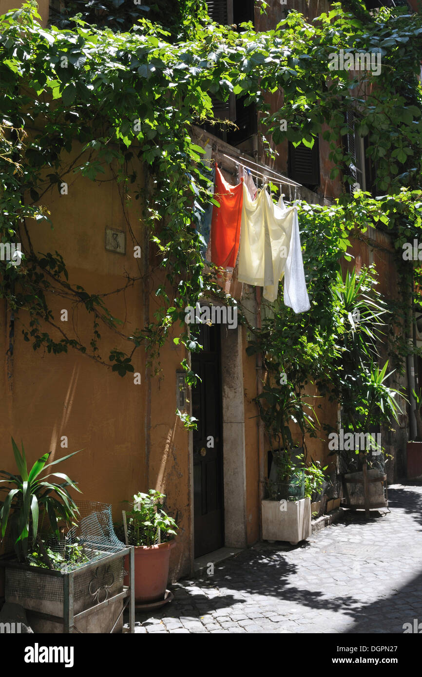 Street scene in rome hi-res stock photography and images - Alamy