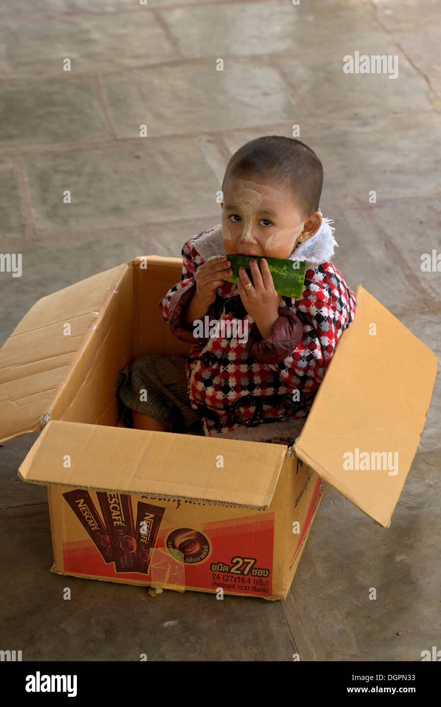 Young boy put in box to prevent him from running away while his mother ...