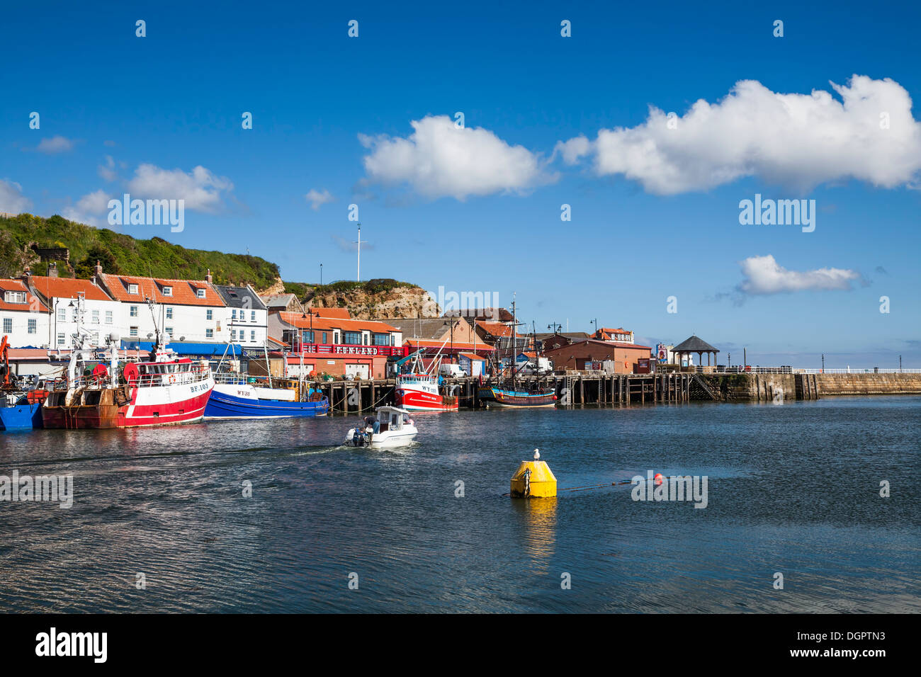Whitby fishing boats hi-res stock photography and images - Alamy