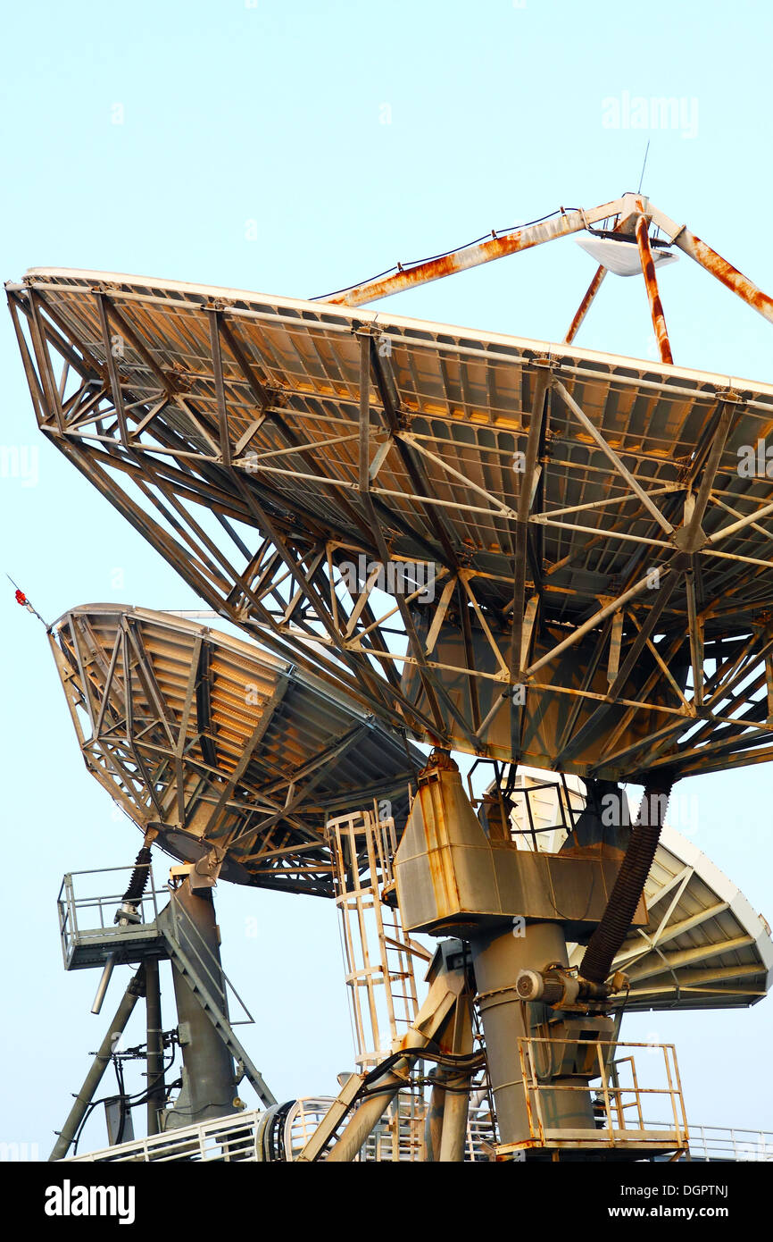 Satellite Communications Dishes on top of TV Station Stock Photo - Alamy