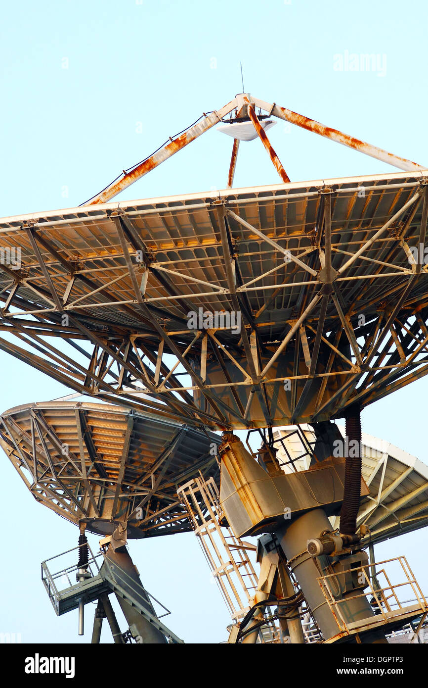 Satellite Communications Dishes on top of TV Station Stock Photo - Alamy