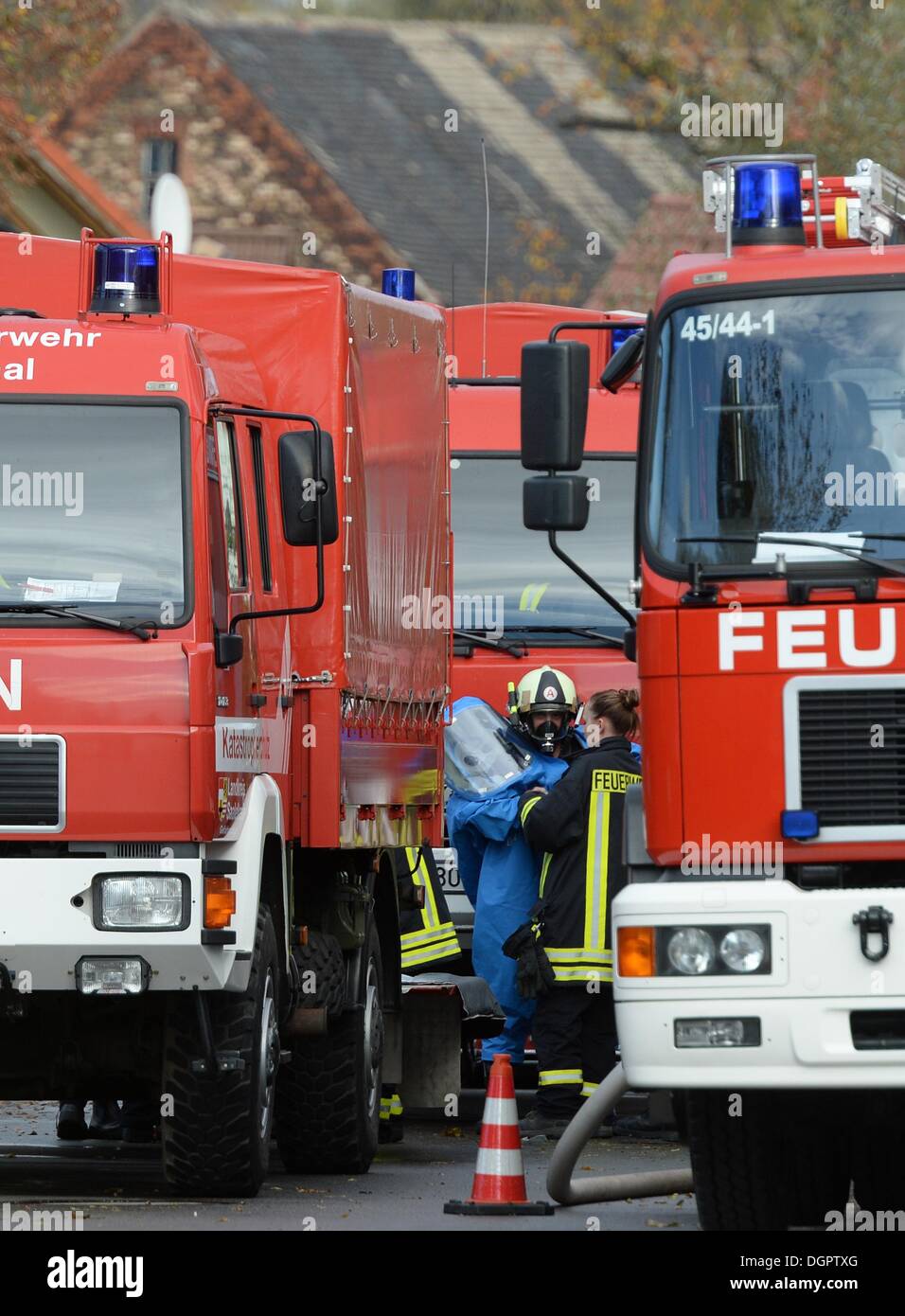 Protection from chemical weapons hi-res stock photography and images ...