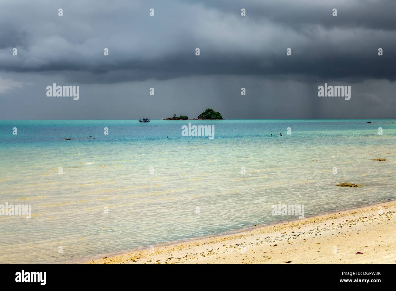Beautiful tropical island storm island hi-res stock photography and ...