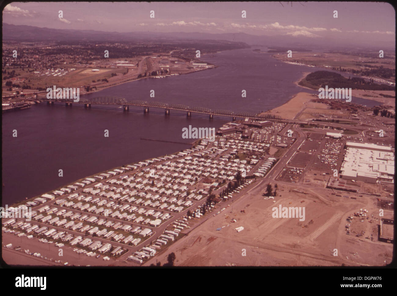 THE HAYDEN ISLAND COMPLEX ON THE COLUMBIA RIVER INCLUDES SHOPPING ...