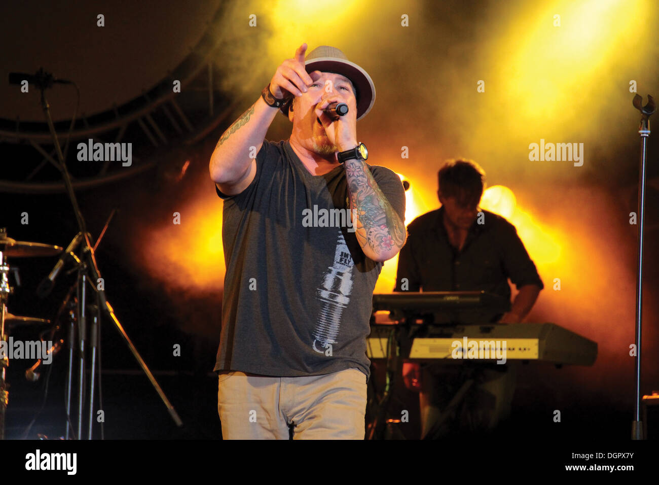Steve harwell smash mouth hi-res stock photography and images - Alamy