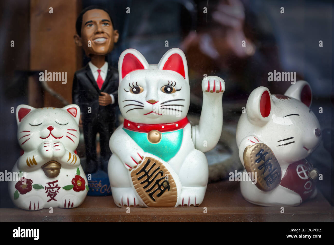 Maneki neki cat hi-res stock photography and images - Alamy