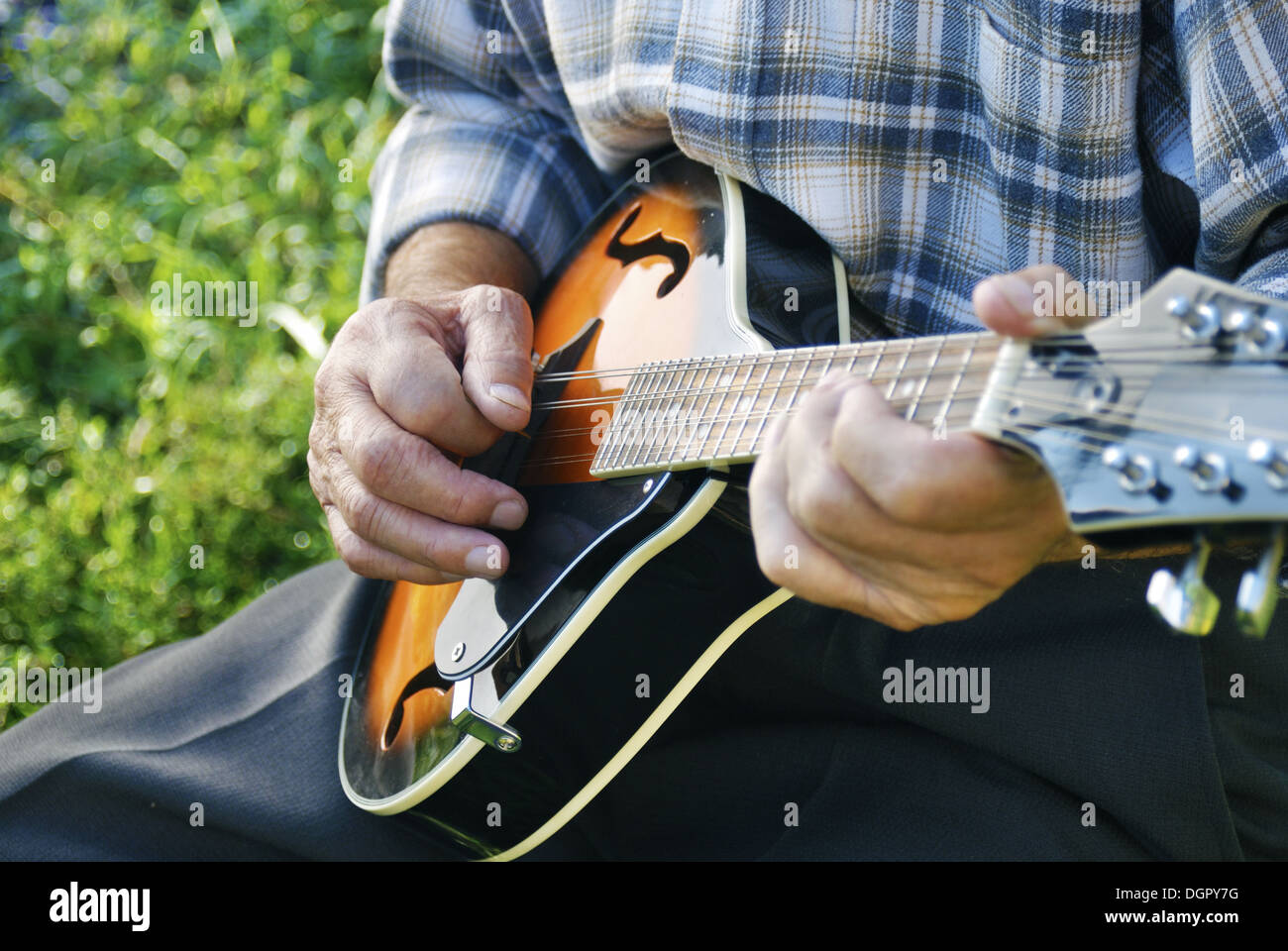 Playing mandolin hi-res stock photography and images - Alamy