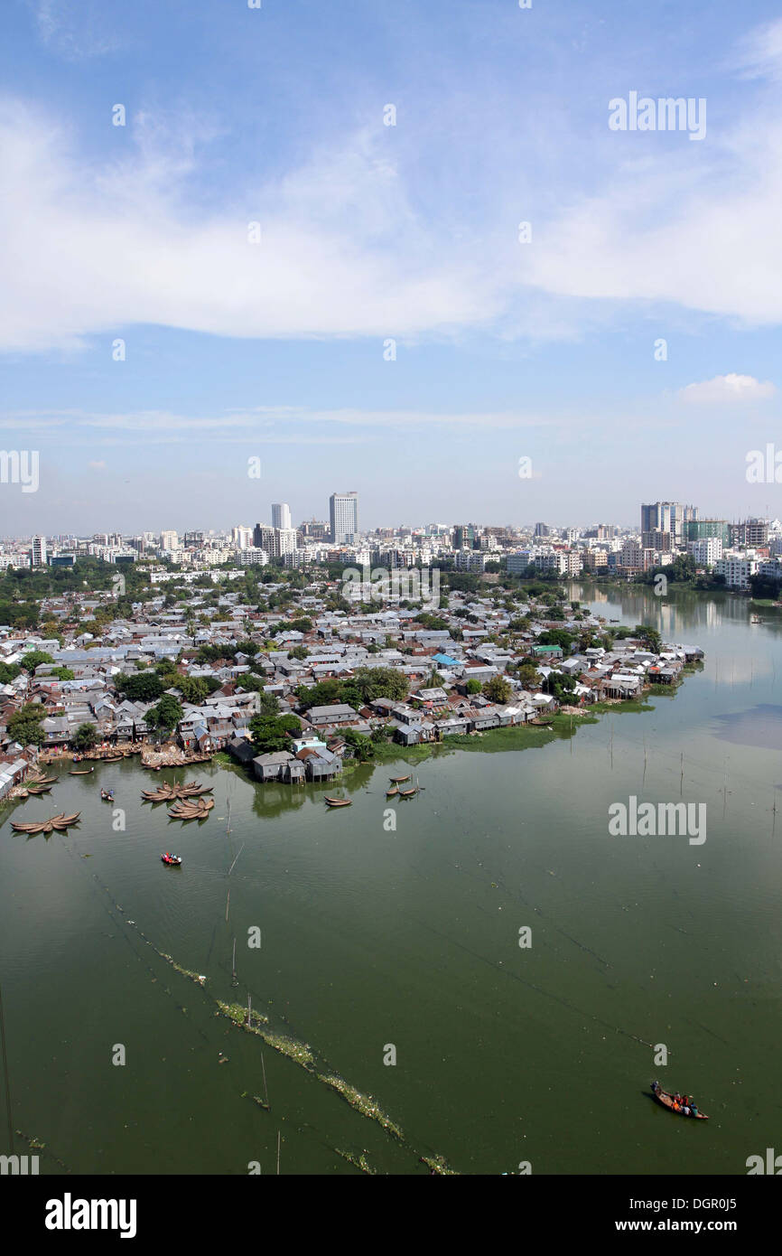 A general view of a korail slum in Dhaka on 24 October 2013 Stock Photo ...