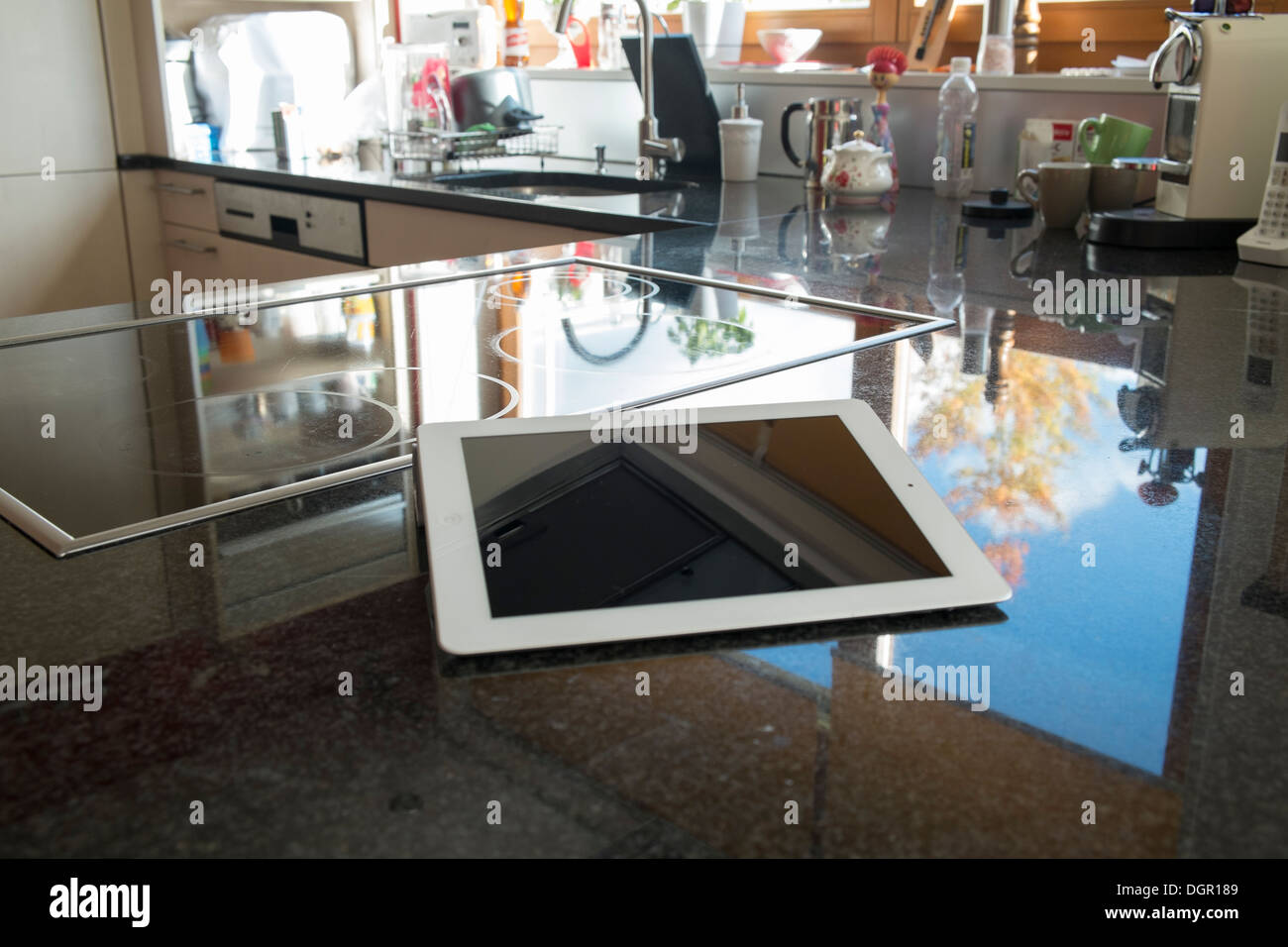Tablet screen off hi-res stock photography and images - Alamy