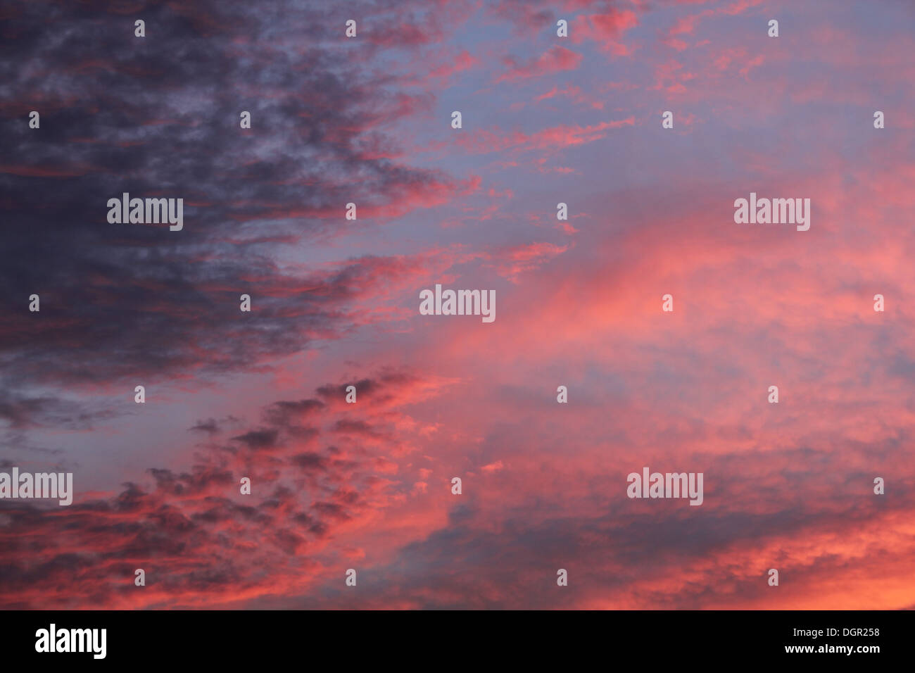 Red sky hi-res stock photography and images - Alamy