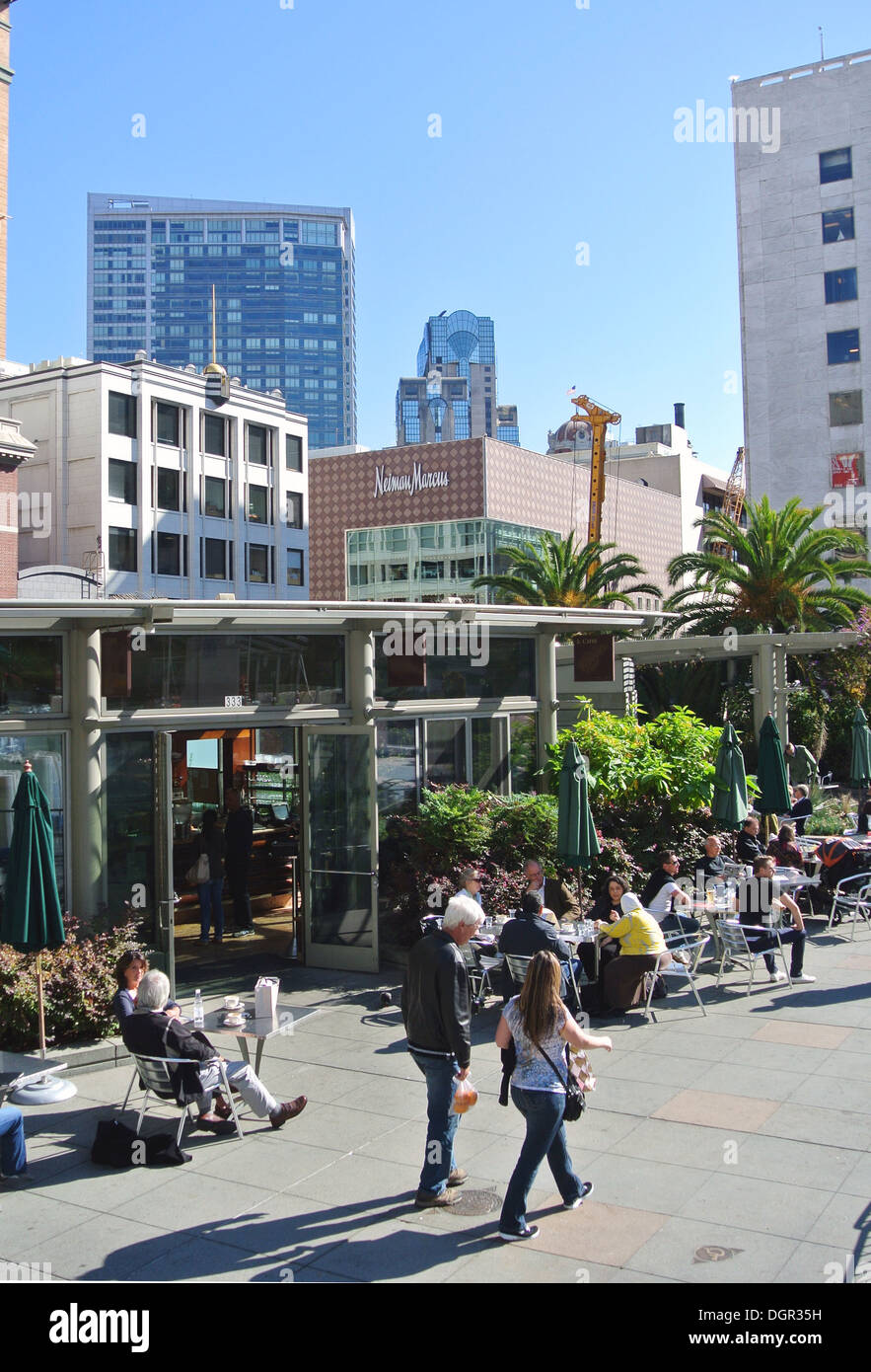 San francisco walking downtown hi-res stock photography and images - Alamy