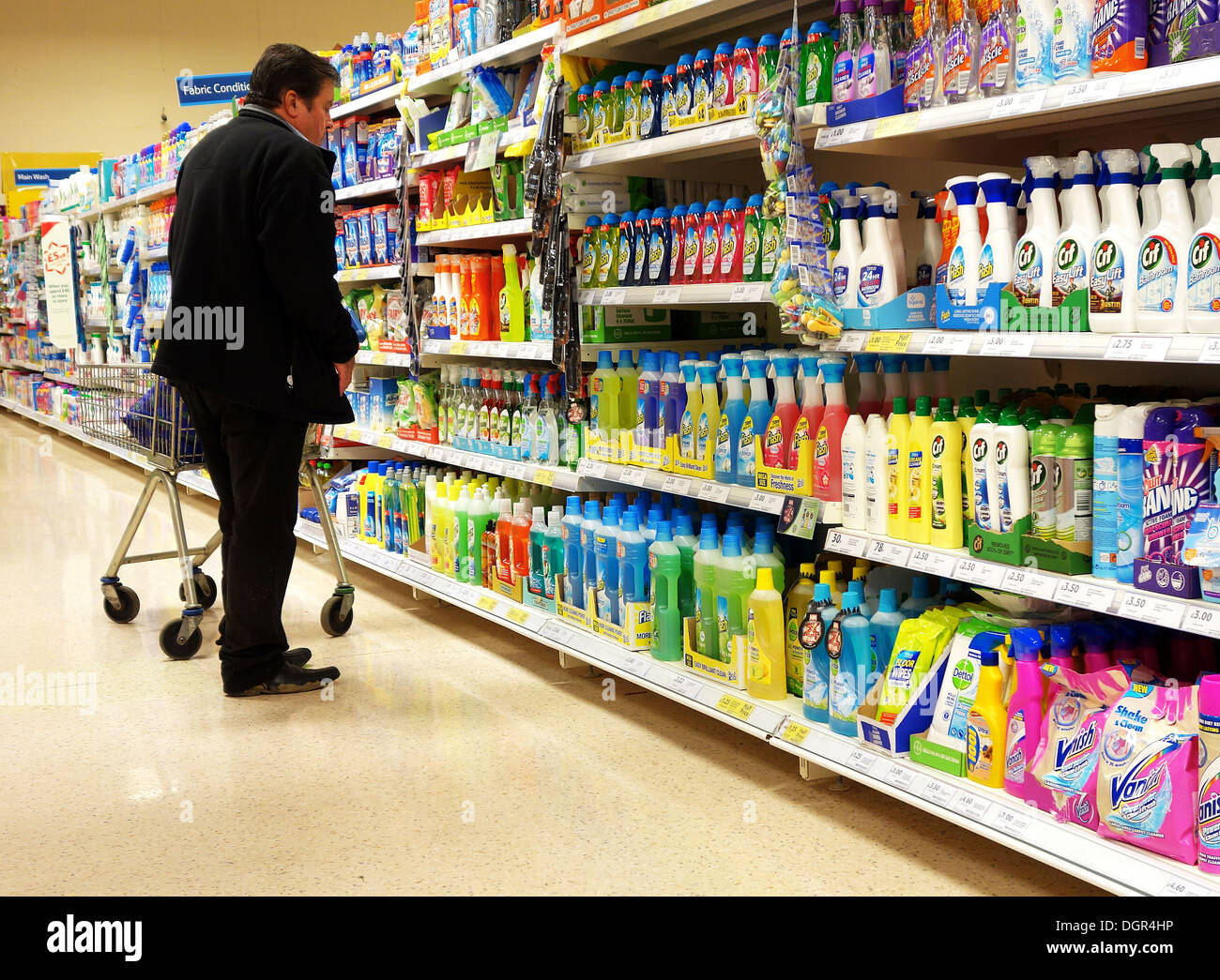 Shopping at tesco hi-res stock photography and images - Alamy