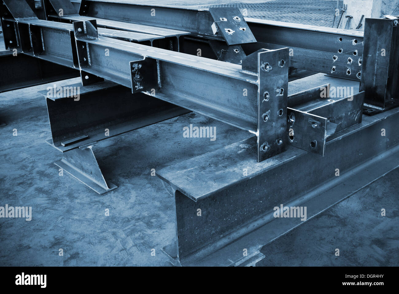 Horizontal i beam hi-res stock photography and images - Alamy
