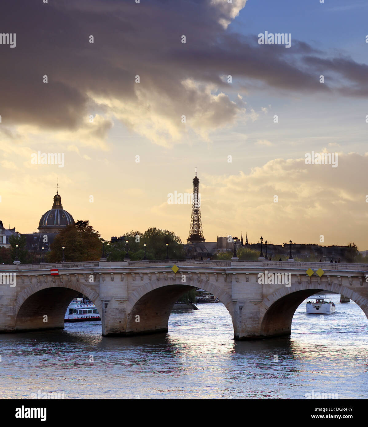 Paris sunset skyline with bridge over Seine river and Eiffel tower in ...