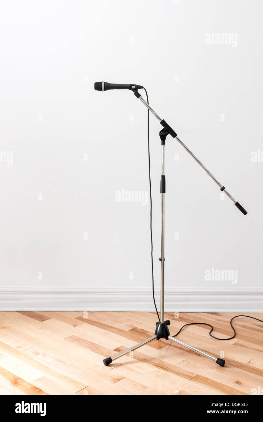 Mic stand hi-res stock photography and images - Alamy