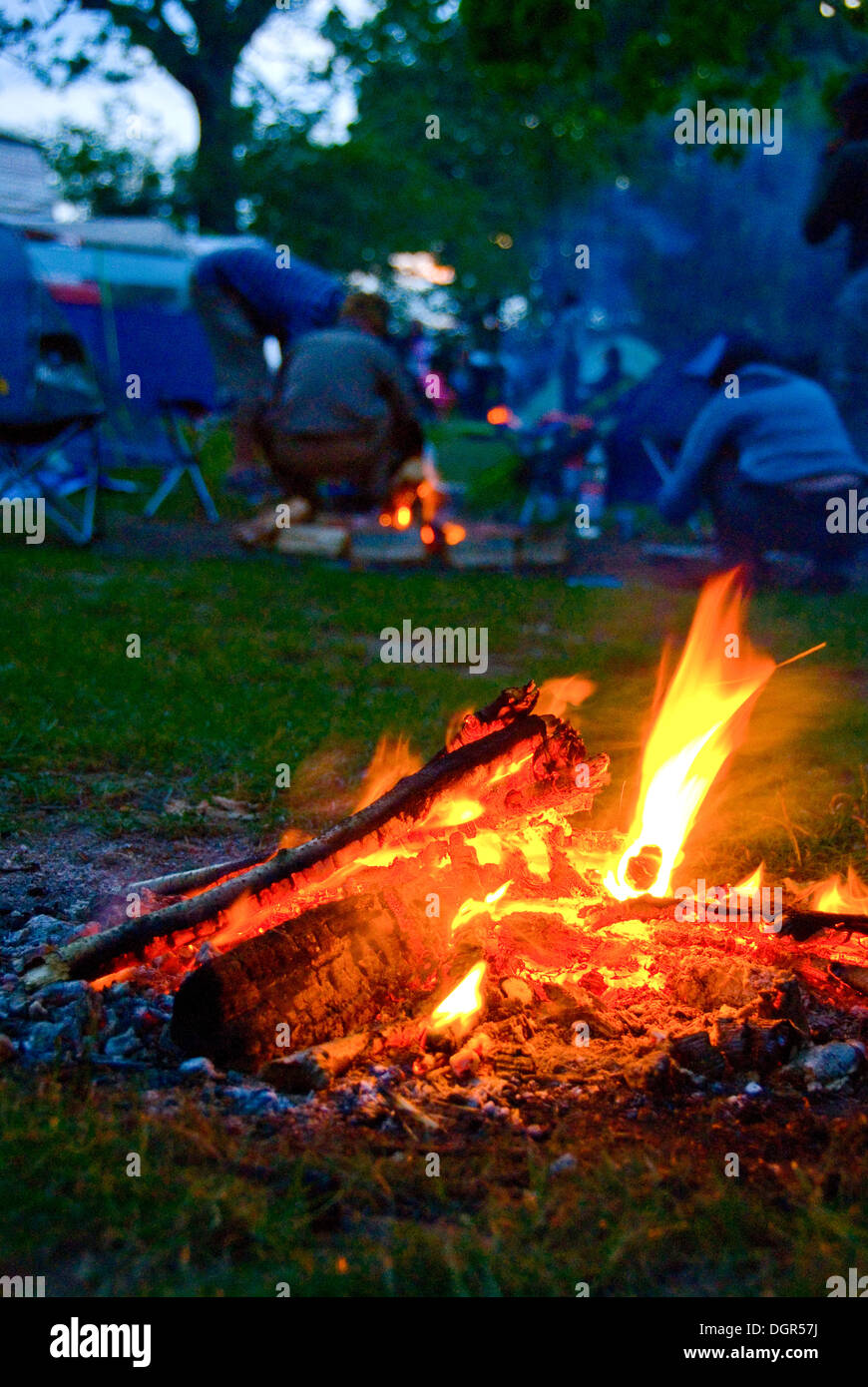 Campfire at a campsite Stock Photo - Alamy