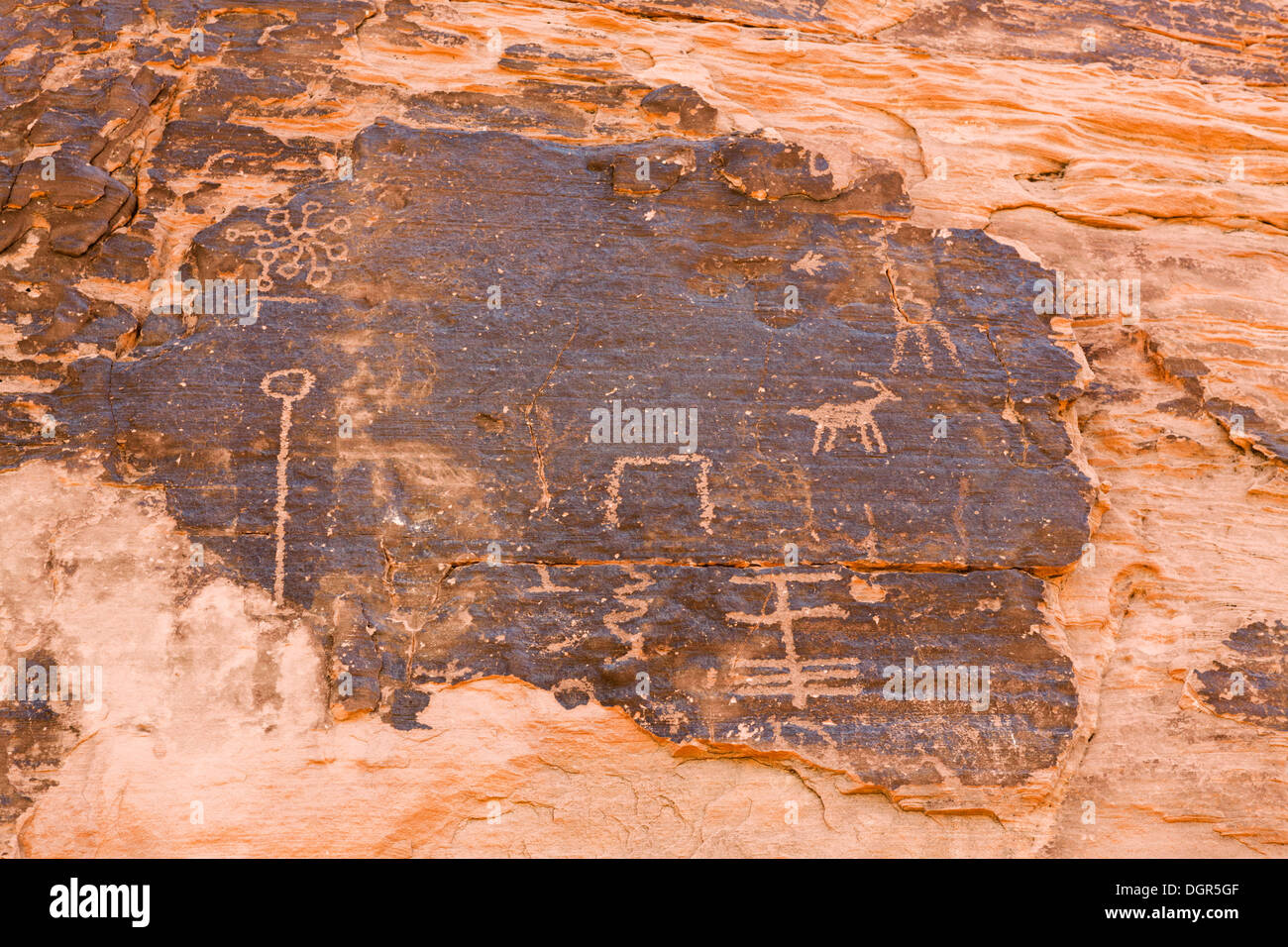 Petroglyphs on the Mouse Tank Trail, Valley of Fire State Park, north ...