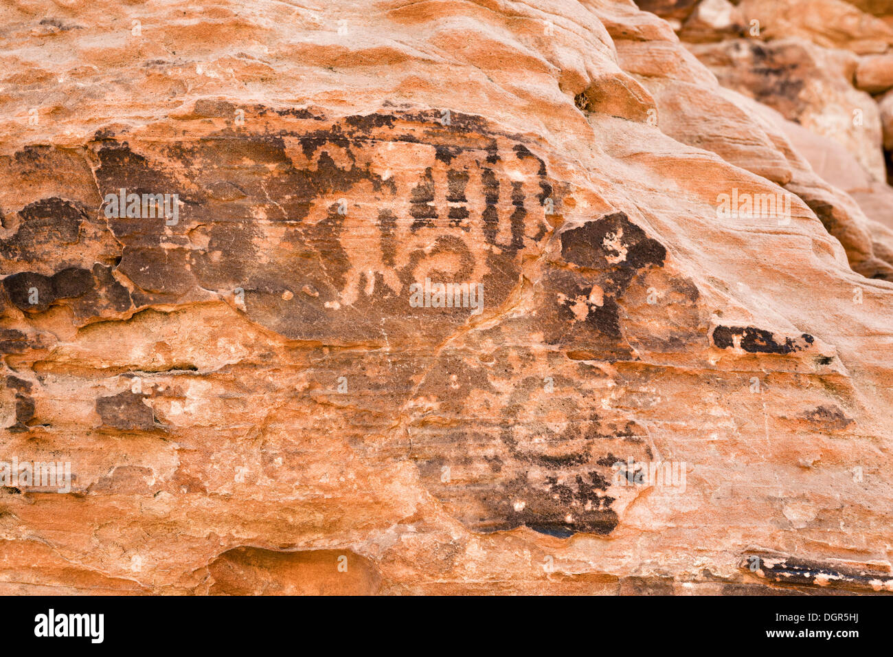 Petroglyphs on the Mouse Tank Trail, Valley of Fire State Park, north ...
