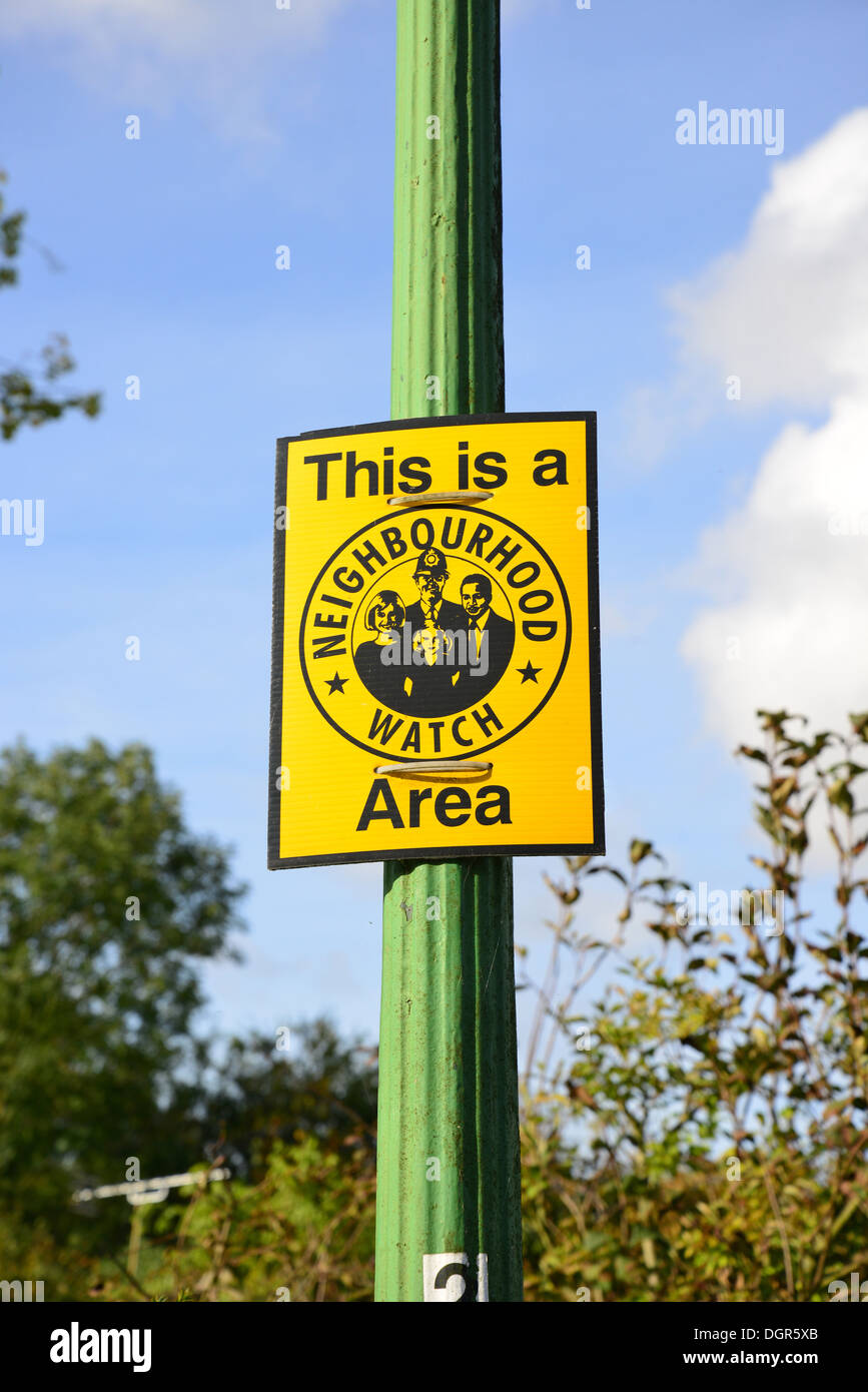'This is a neighbourhood watch area' sign, Holyport Street, Holyport ...