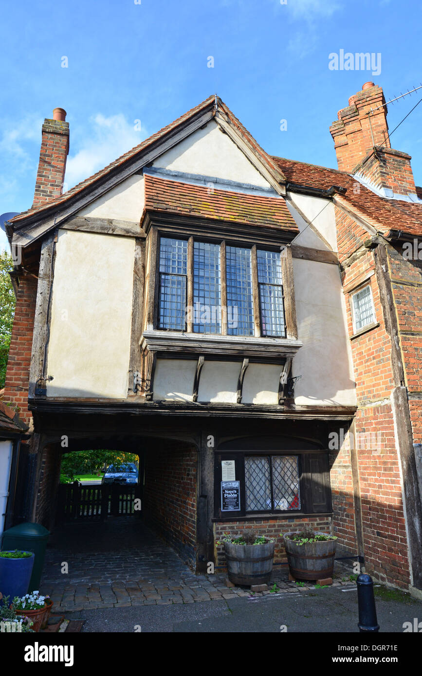 Lych gate gates lychgate hi-res stock photography and images - Alamy