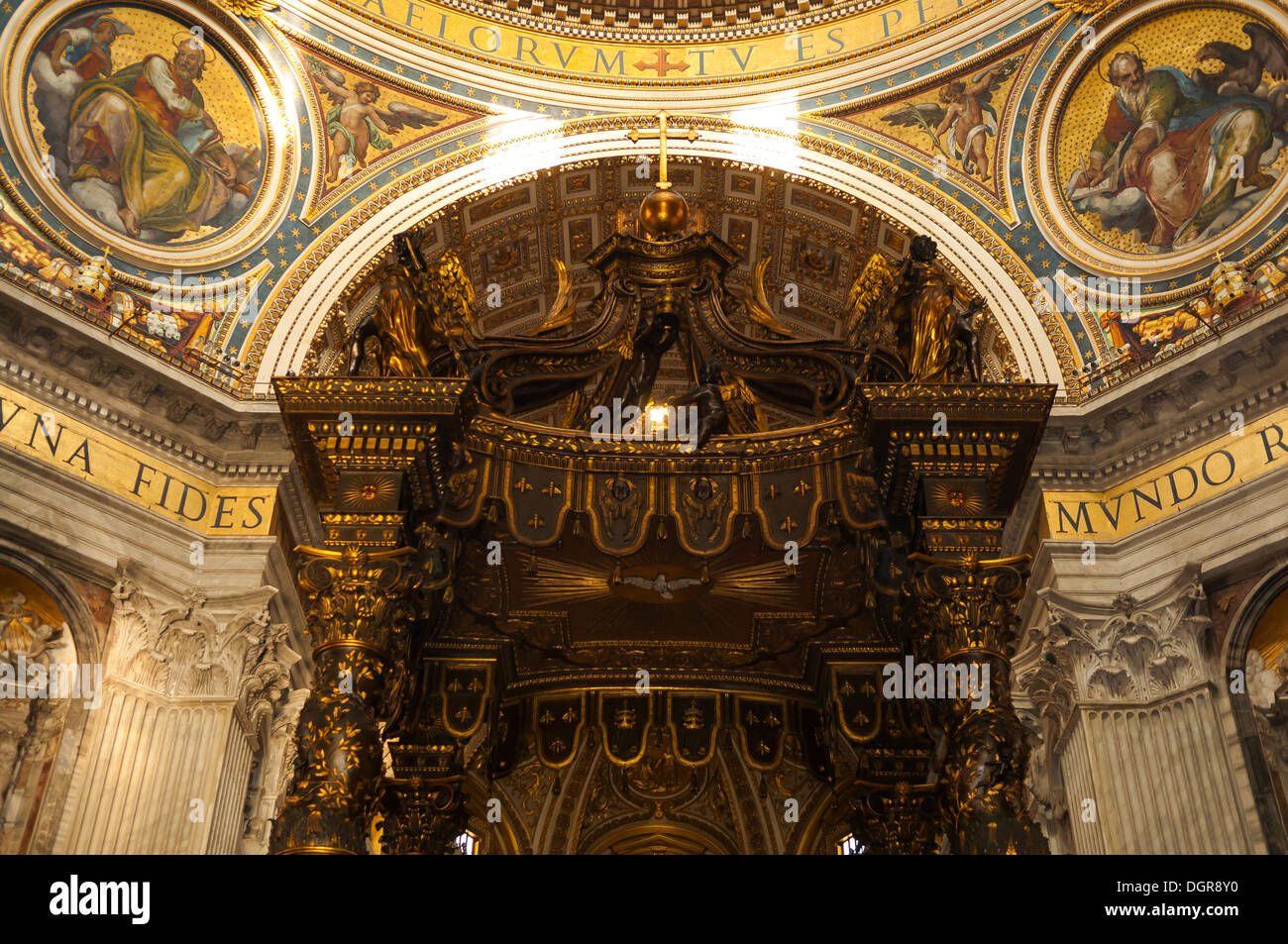 Bernini's Columns, St Peter's Basilica, the Vatican, Rome, Italy Stock ...