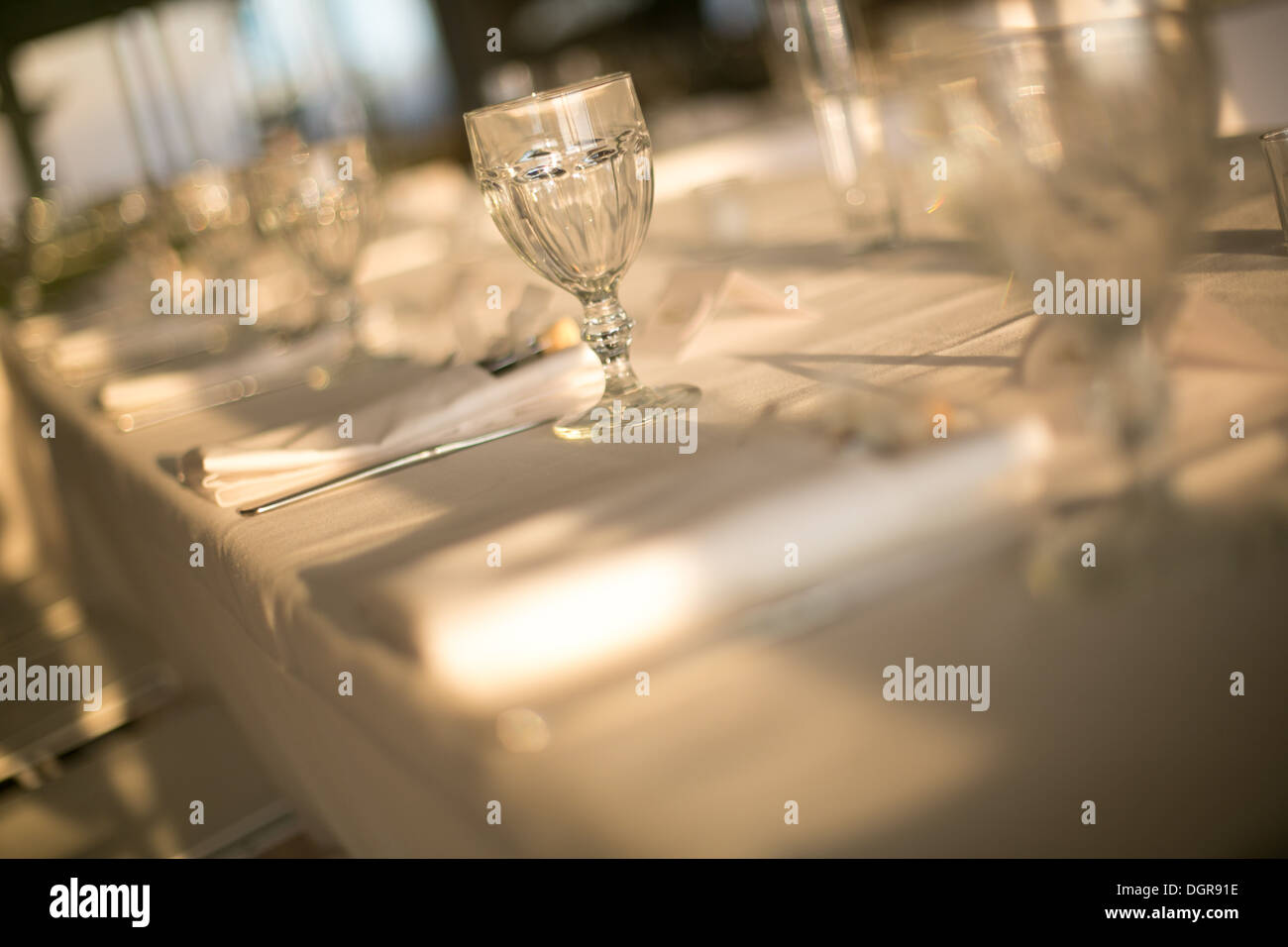 Fancy restaurant white linens and drinking glasses Stock Photo - Alamy