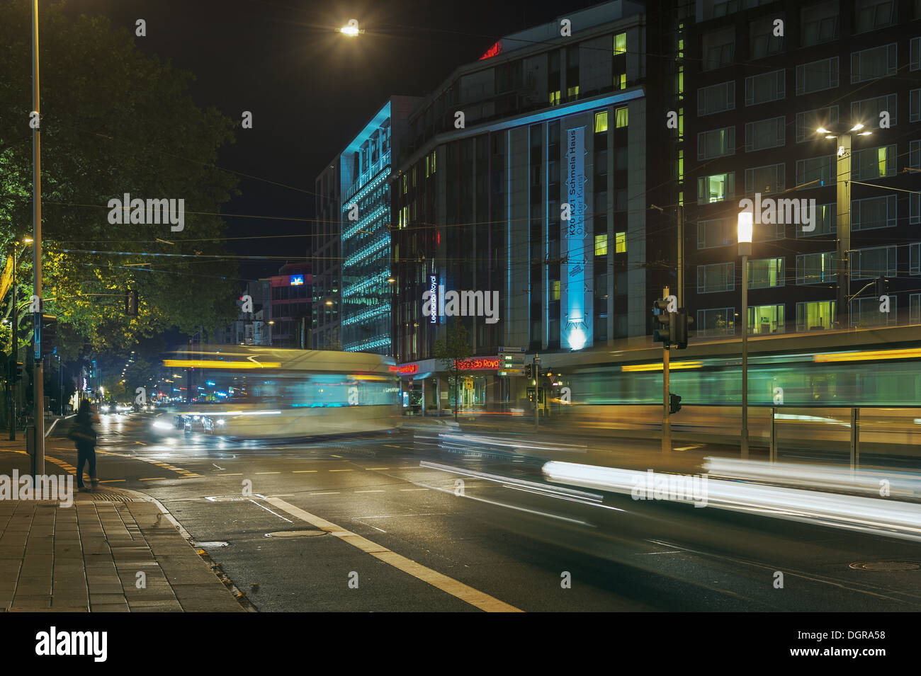 Car stop intersection night hi-res stock photography and images - Alamy