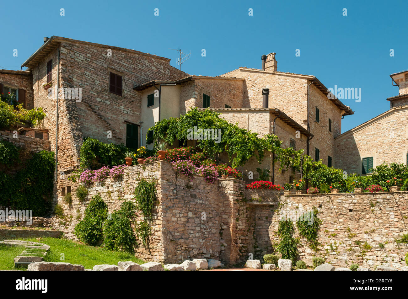 Italian old buildings flowers hi-res stock photography and images - Alamy