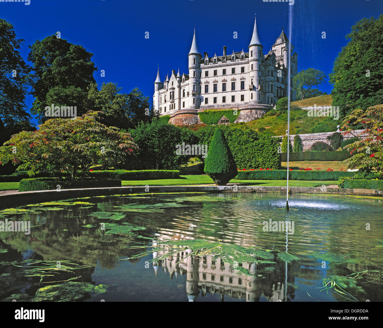 Dunrobin castle scotland summer hi-res stock photography and images - Alamy