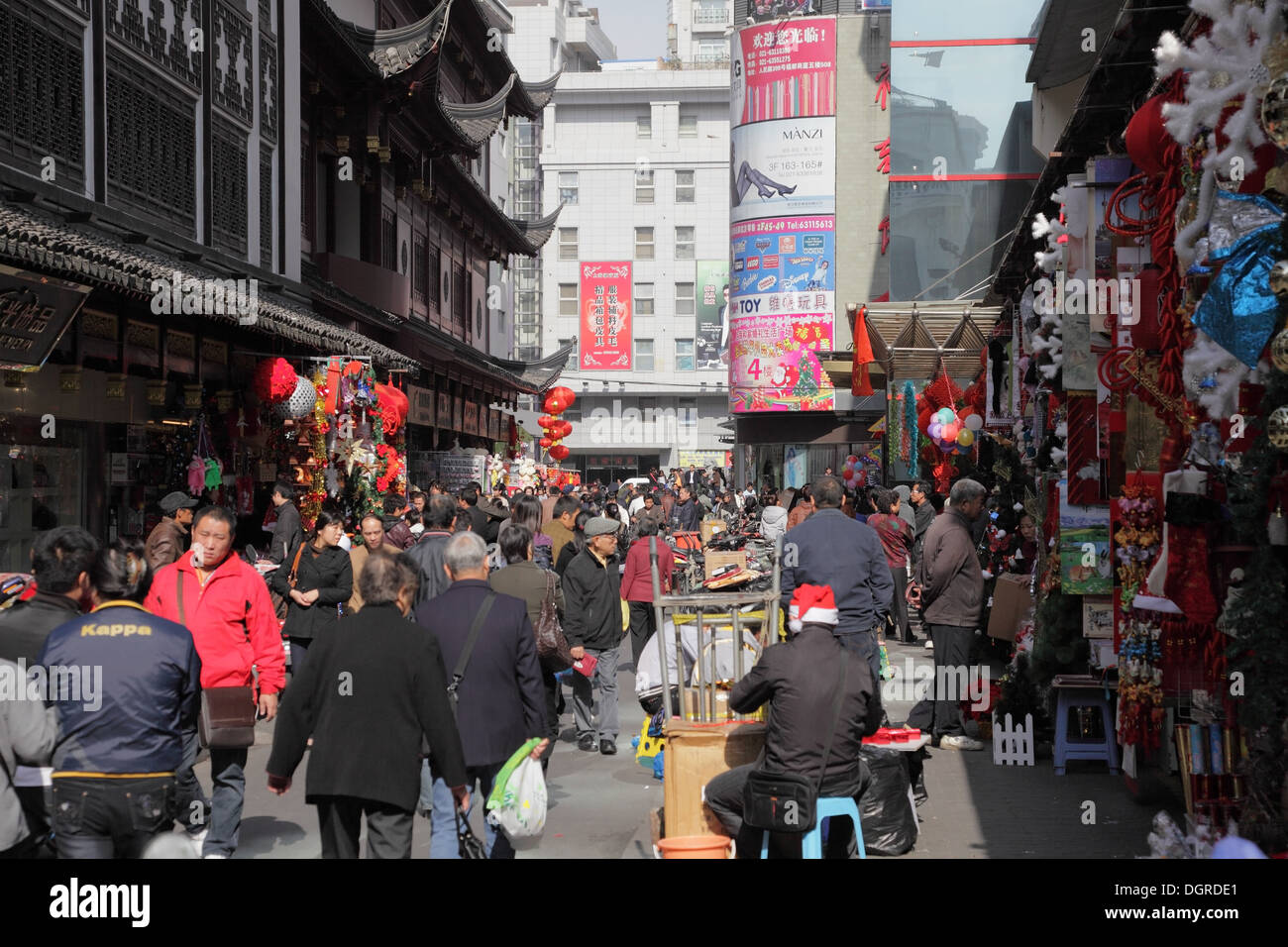 Shanghai busy street hi-res stock photography and images - Alamy