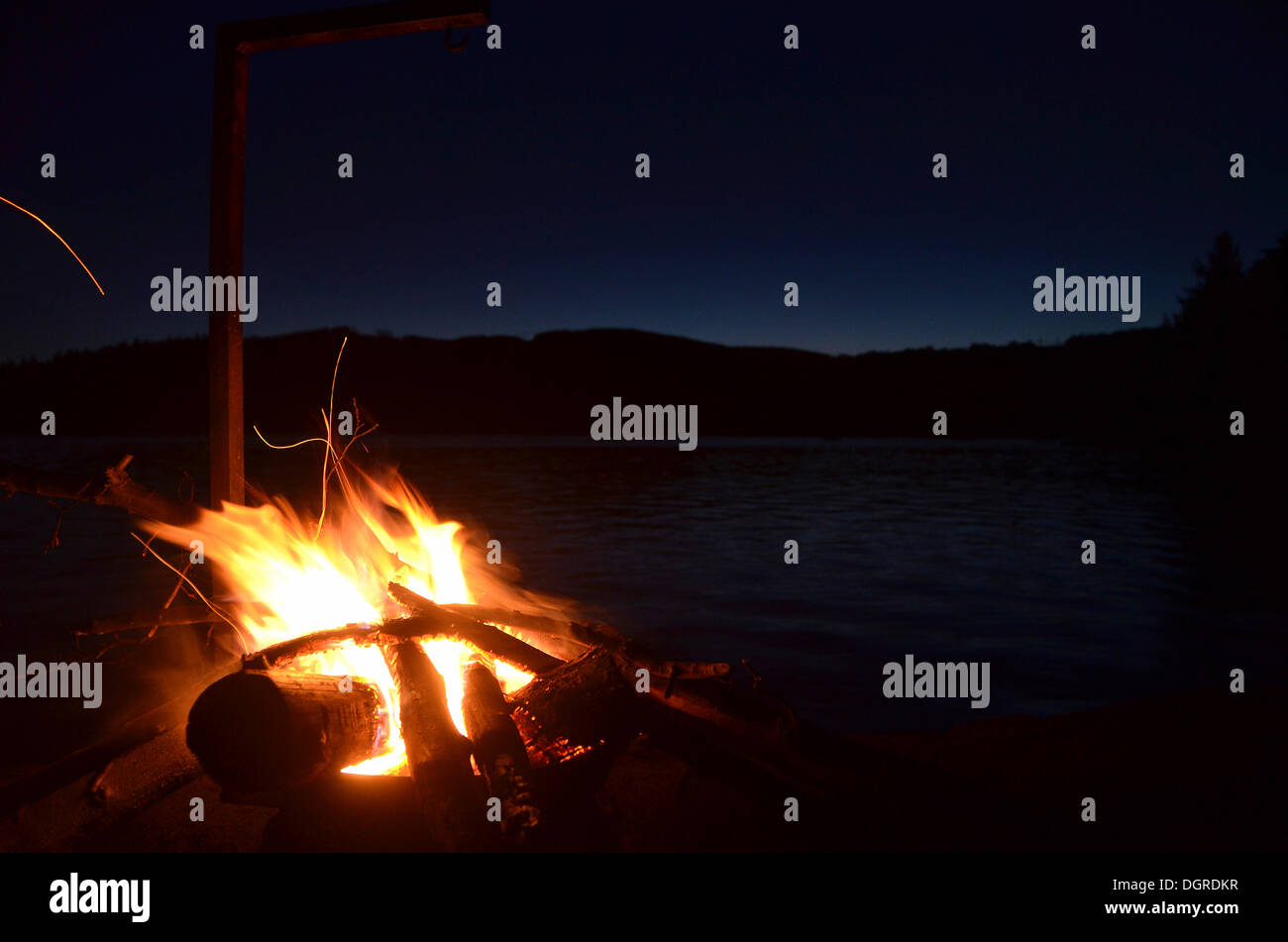 Campfire lake hi-res stock photography and images - Alamy