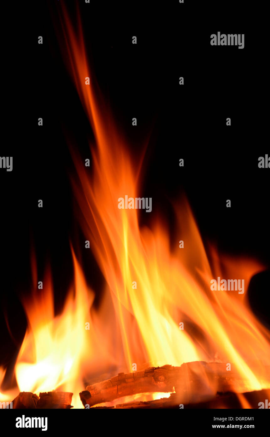 Flames and embers hi-res stock photography and images - Alamy
