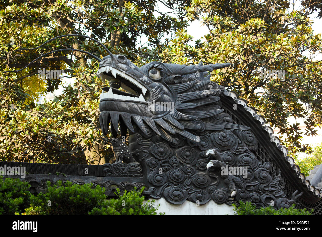 Dragon statue hi-res stock photography and images - Alamy