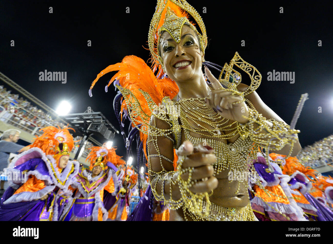 Brasil, Rio de Janeiro, Carnival, Samba dancer in costume Stock Photo ...