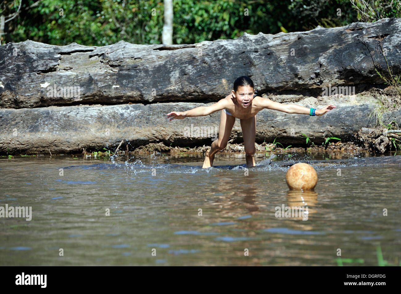 Paraguay, Caaguazu, Cerro Monti, Girl from the Ache Guarani people ...