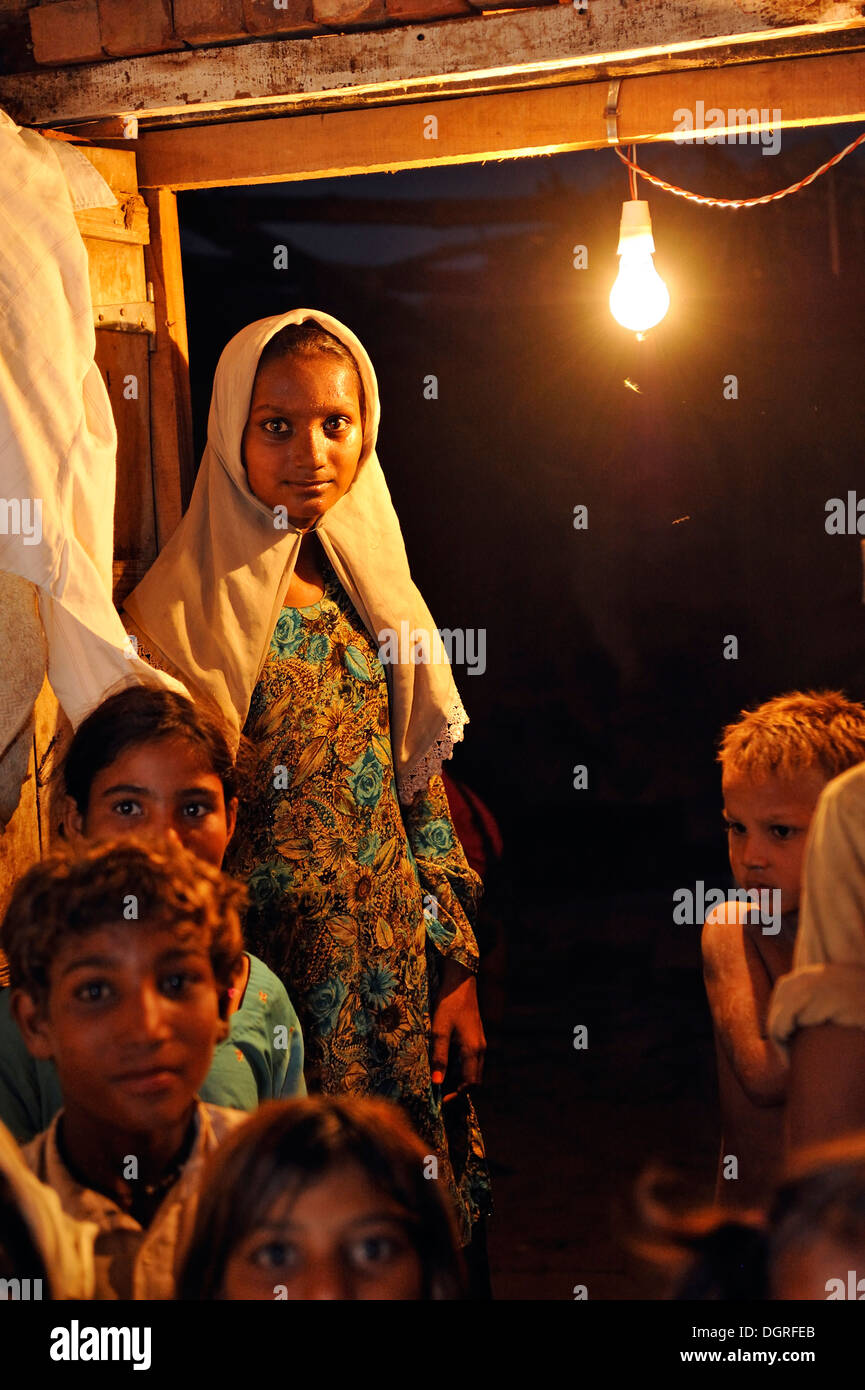 Pakistan poverty hi-res stock photography and images - Alamy