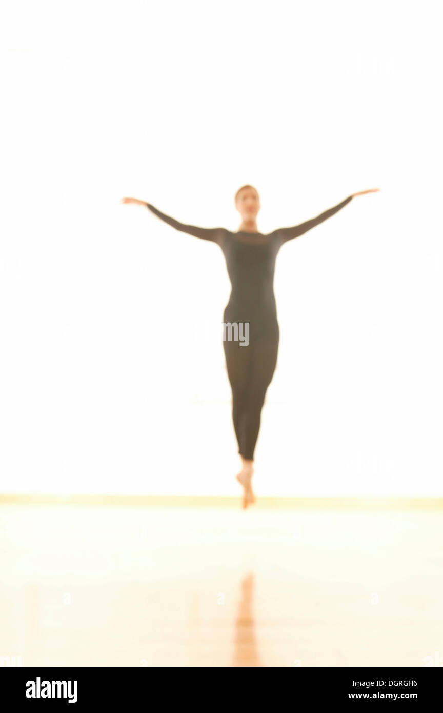 Full body fit ballet hi-res stock photography and images - Alamy