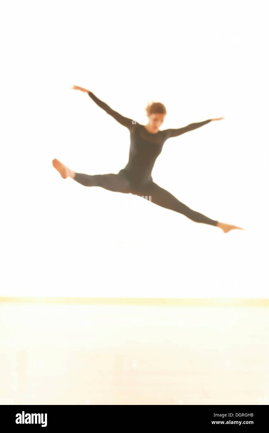 Ballet dancer, jumping Stock Photo - Alamy