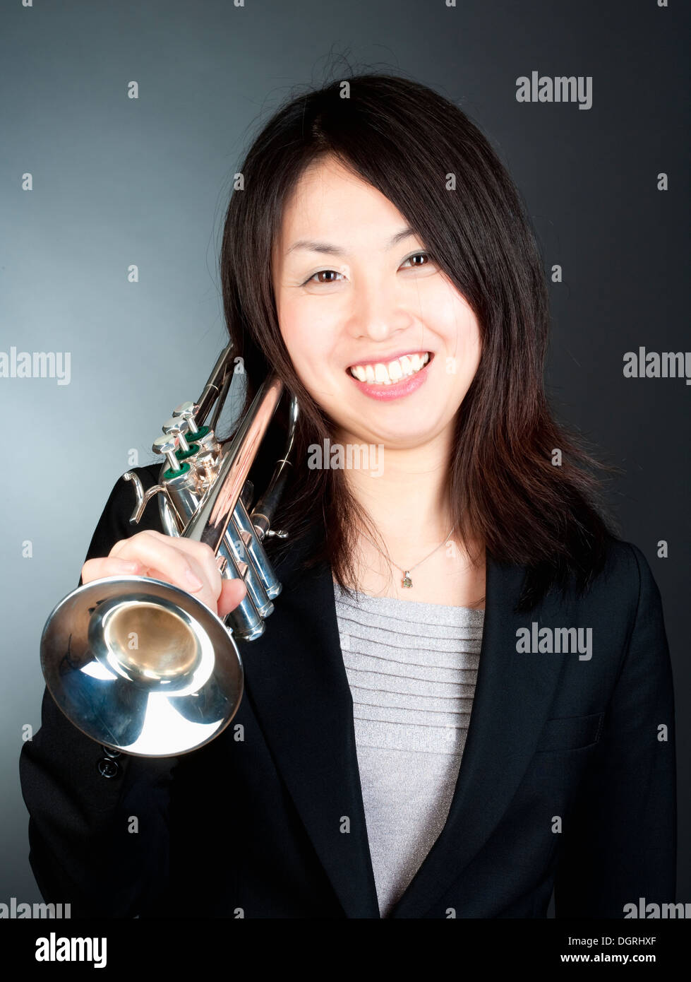 Female trumpeter hi-res stock photography and images - Alamy