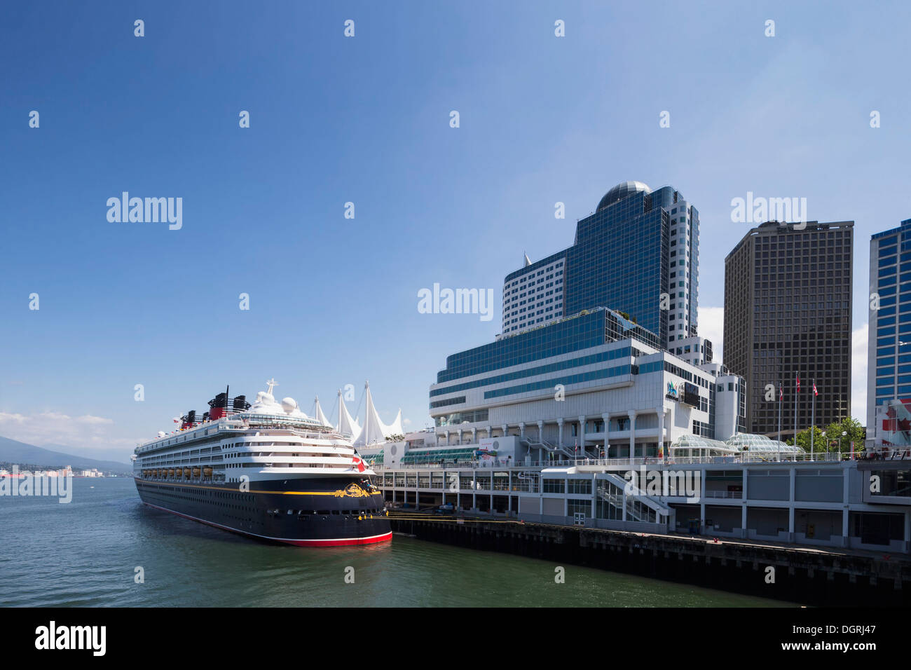 British passenger liner hi-res stock photography and images - Alamy