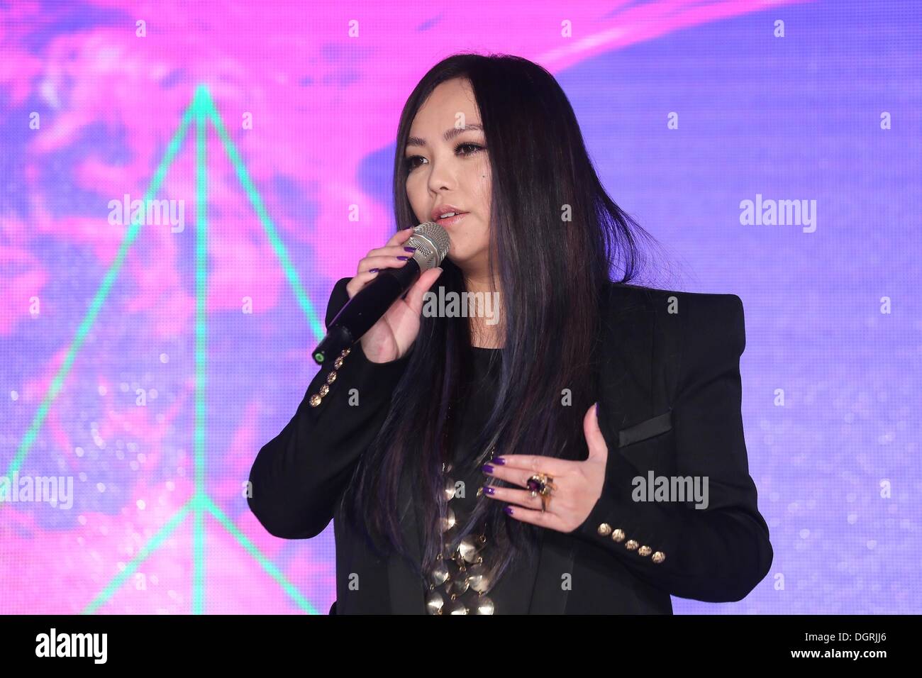 Taipei, China. 17th Oct, 2013. Taiwan Singer Amei releases her DVD of ...