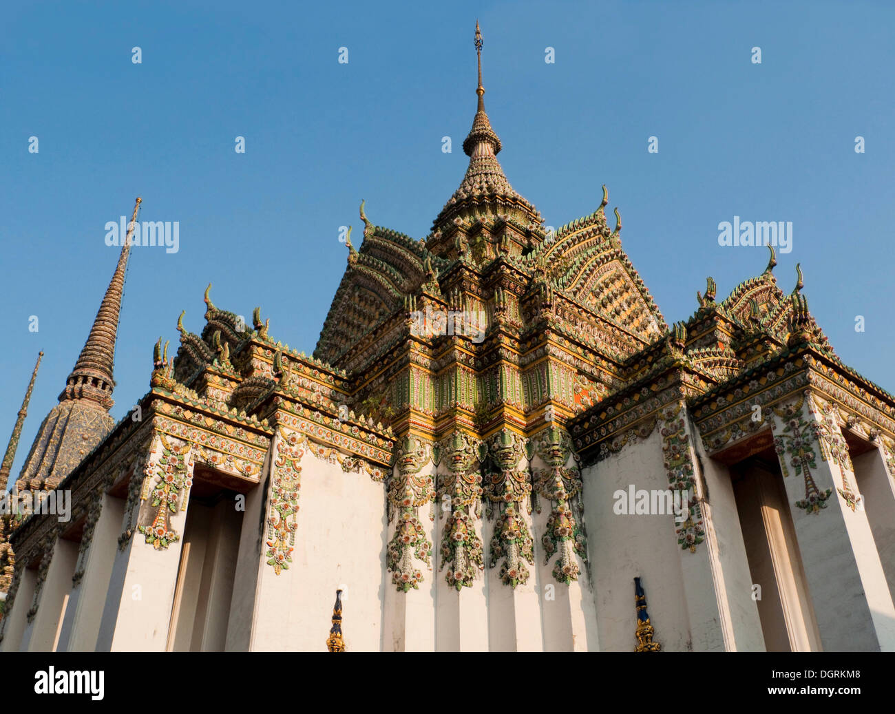 Day bangkok wat phra kaew hi-res stock photography and images - Alamy