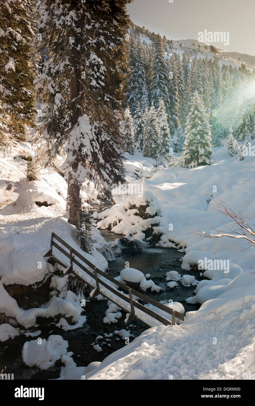 Wooden snow bridges hi-res stock photography and images - Alamy