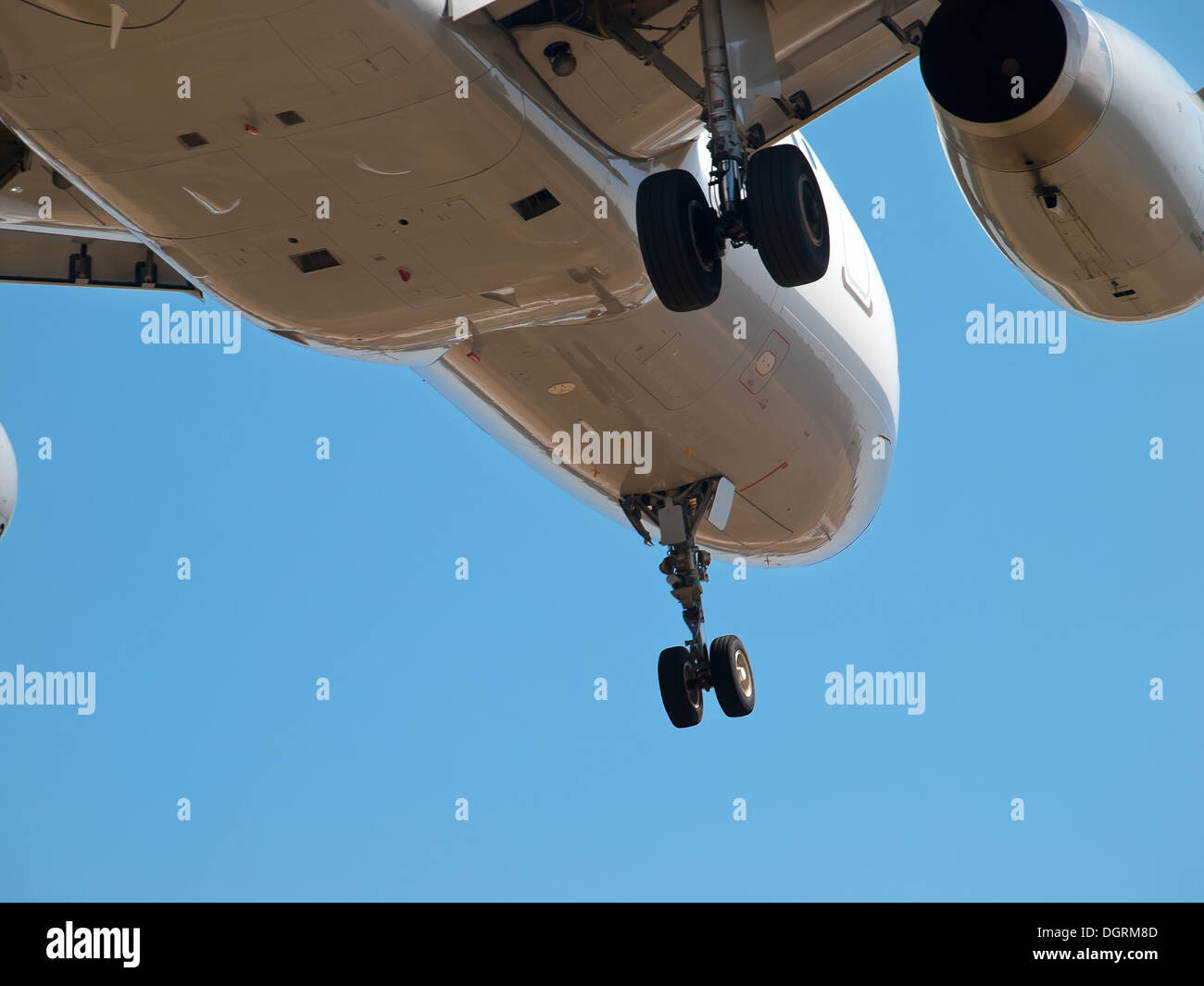 Airplane wings landing hi-res stock photography and images - Alamy